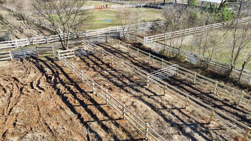 15 Beautiful Fencing Ideas for Horses (With Photos)