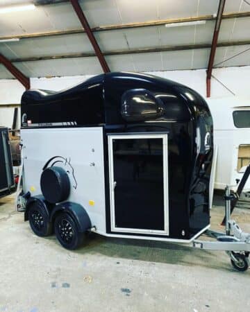 11 Spectacular Horse Trailer Paint Ideas (DIY)