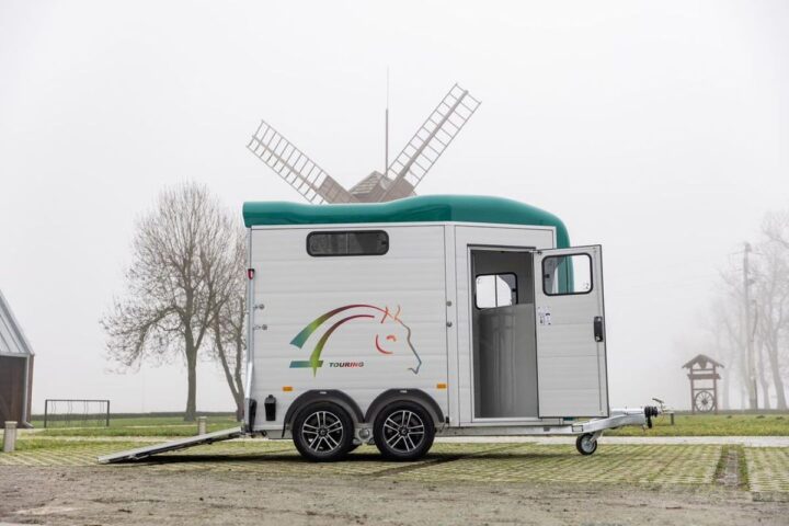 11 Spectacular Horse Trailer Paint Ideas (DIY)