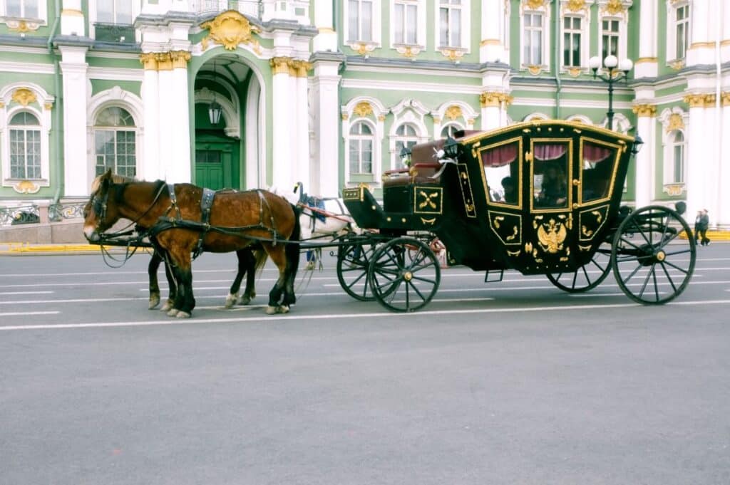 9 Types of Horse-Drawn Carriages (with Images)